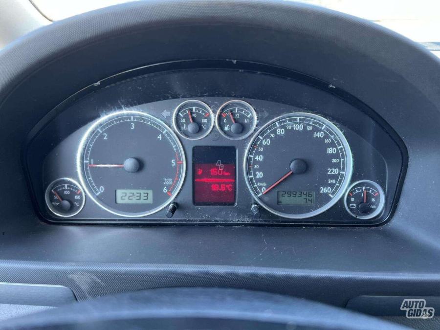 Melns Volkswagen Sharan 2008 Šauļi, ar dzinēja tilpumu 2.00 L un nobraukumu 299 tūkst. km par 3650 €, foto 12 vietnē AUTOMOTO.COM.LV