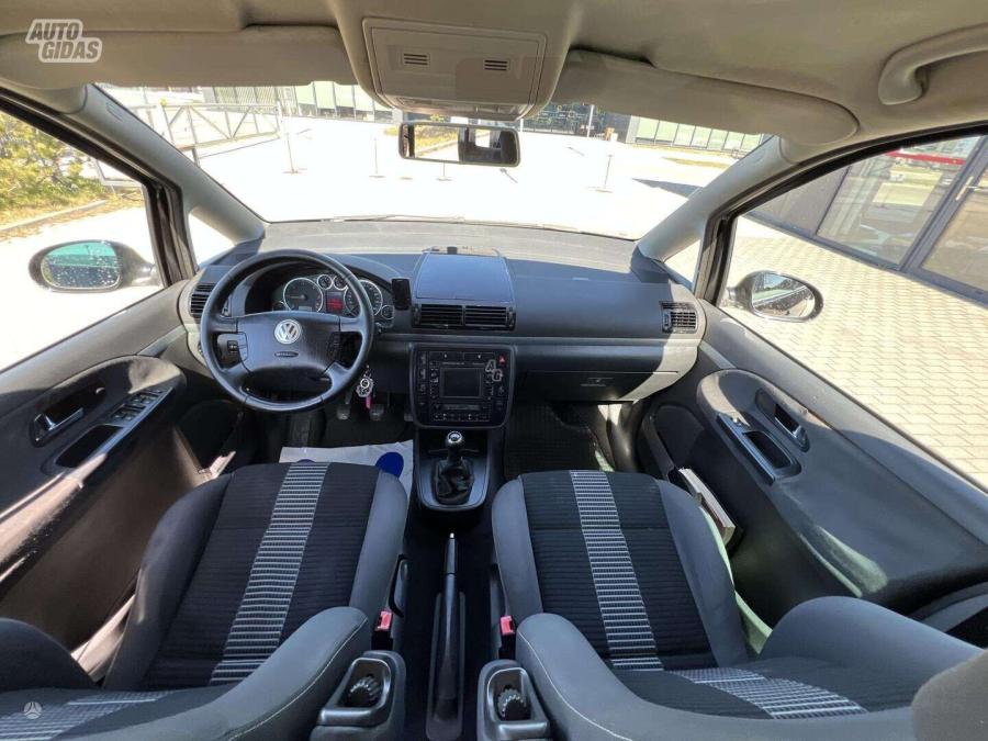 Melns Volkswagen Sharan 2008 Šauļi, ar dzinēja tilpumu 2.00 L un nobraukumu 299 tūkst. km par 3650 €, foto 13 vietnē AUTOMOTO.COM.LV