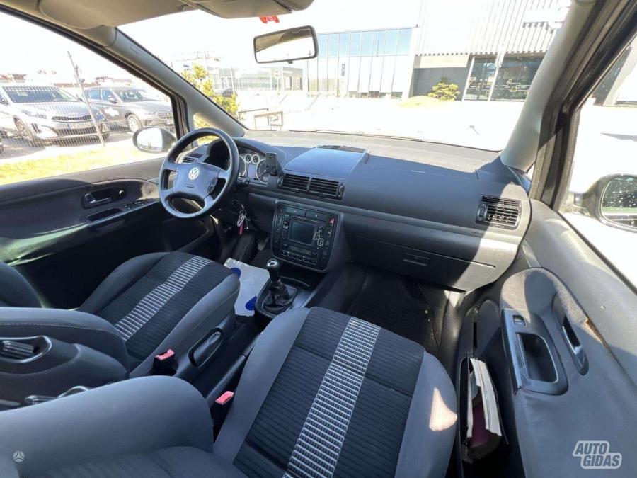 Melns Volkswagen Sharan 2008 Šauļi, ar dzinēja tilpumu 2.00 L un nobraukumu 299 tūkst. km par 3650 €, foto 18 vietnē AUTOMOTO.COM.LV