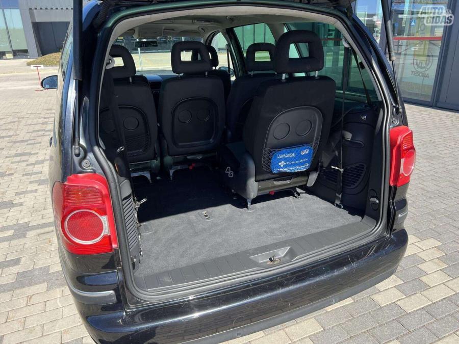 Melns Volkswagen Sharan 2008 Šauļi, ar dzinēja tilpumu 2.00 L un nobraukumu 299 tūkst. km par 3650 €, foto 19 vietnē AUTOMOTO.COM.LV