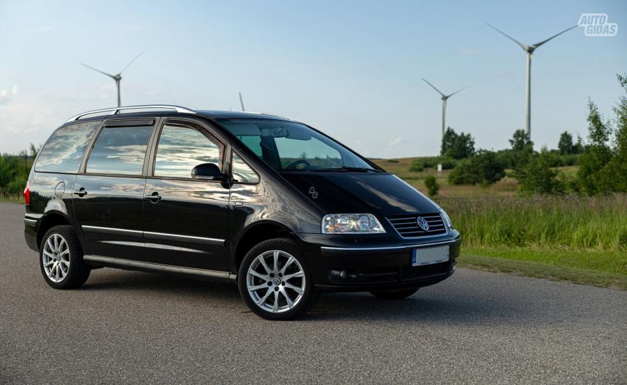 Black Volkswagen Sharan 2008 in Ukmerge, with an engine capacity of 2.00 L and mileage of 292 thousand km for 3400 €, photo 3 on AUTOMOTO.COM.LV