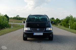 Black Volkswagen Sharan 2008 in Ukmerge, with an engine capacity of 2.00 L and mileage of 292 thousand km for 3400 €, photo 4 on AUTOMOTO.COM.LV