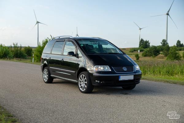 Black Volkswagen Sharan 2008 in Ukmerge, with an engine capacity of 2.00 L and mileage of 292 thousand km for 3400 €, photo 5 on AUTOMOTO.COM.LV