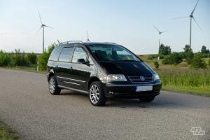 Black Volkswagen Sharan 2008 in Ukmerge, with an engine capacity of 2.00 L and mileage of 292 thousand km for 3400 €, photo 6 on AUTOMOTO.COM.LV