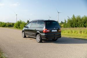 Black Volkswagen Sharan 2008 in Ukmerge, with an engine capacity of 2.00 L and mileage of 292 thousand km for 3400 €, photo 8 on AUTOMOTO.COM.LV