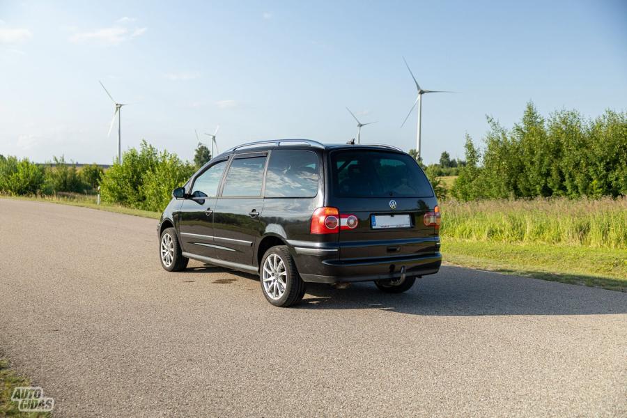 Black Volkswagen Sharan 2008 in Ukmerge, with an engine capacity of 2.00 L and mileage of 292 thousand km for 3400 €, photo 8 on AUTOMOTO.COM.LV