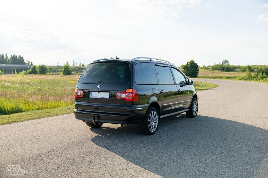 Black Volkswagen Sharan 2008 in Ukmerge, with an engine capacity of 2.00 L and mileage of 292 thousand km for 3400 €, photo 9 on AUTOMOTO.COM.LV