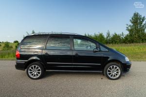 Black Volkswagen Sharan 2008 in Ukmerge, with an engine capacity of 2.00 L and mileage of 292 thousand km for 3400 €, photo 11 on AUTOMOTO.COM.LV