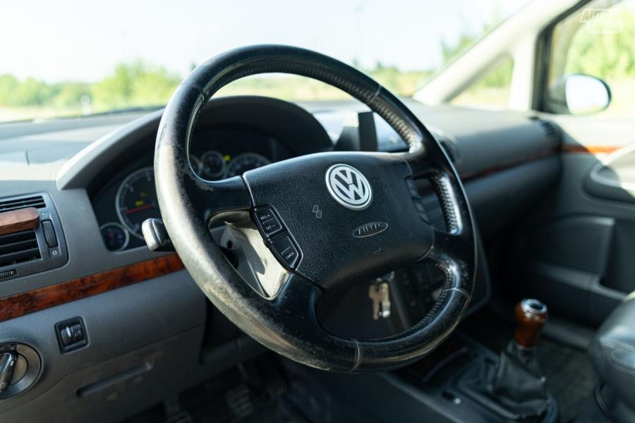 Black Volkswagen Sharan 2008 in Ukmerge, with an engine capacity of 2.00 L and mileage of 292 thousand km for 3400 €, photo 20 on AUTOMOTO.COM.LV