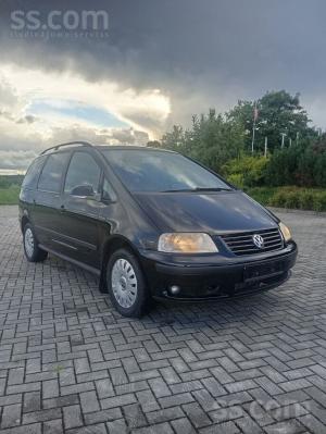 Melns Volkswagen Sharan 2008 Rīga, ar dzinēja tilpumu 1.90 L un nobraukumu 389 tūkst. km par 1400 €, foto  vietnē AUTOMOTO.COM.LV