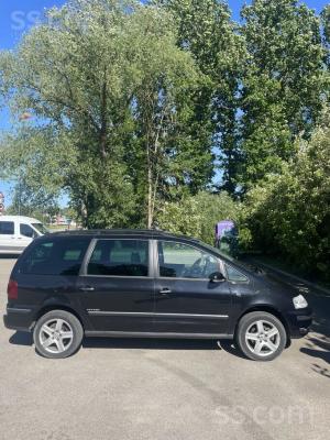 Black Volkswagen Sharan 2009 in Ogre, with an engine capacity of 2.00 L and mileage of 335 thousand km for 3800 €, photo 2 on AUTOMOTO.COM.LV