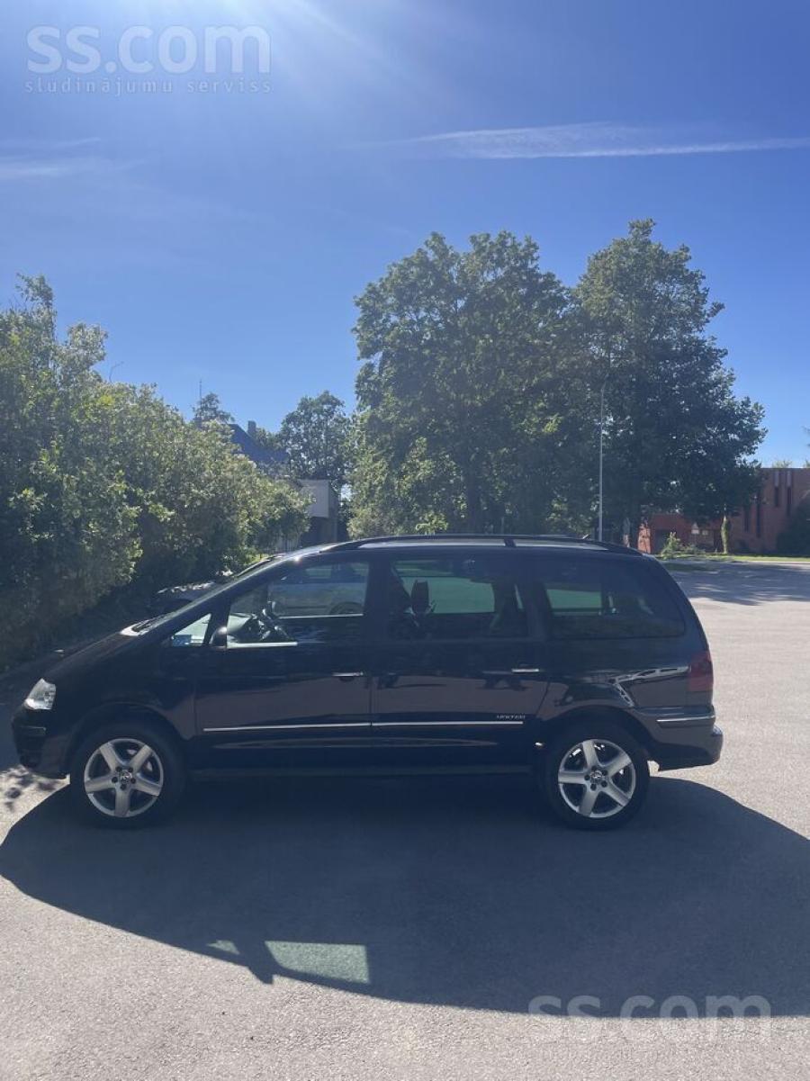 Black Volkswagen Sharan 2009 in Ogre, with an engine capacity of 2.00 L and mileage of 335 thousand km for 3800 €, photo 4 on AUTOMOTO.COM.LV
