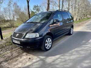 Black Volkswagen Sharan 2009 in Vilnius, with an engine capacity of 2.00 L and mileage of 370 thousand km for 2750 €, photo 3 on AUTOMOTO.COM.LV