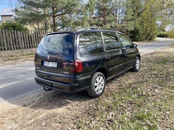 Black Volkswagen Sharan 2009 in Vilnius, with an engine capacity of 2.00 L and mileage of 370 thousand km for 2750 €, photo 3 on AUTOMOTO.COM.LV