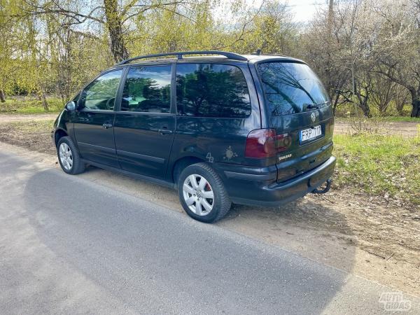 Black Volkswagen Sharan 2009 in Vilnius, with an engine capacity of 2.00 L and mileage of 370 thousand km for 2750 €, photo 4 on AUTOMOTO.COM.LV