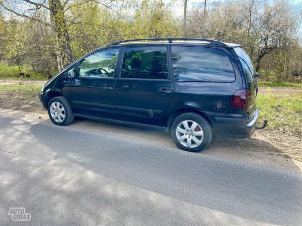 Black Volkswagen Sharan 2009 in Vilnius, with an engine capacity of 2.00 L and mileage of 370 thousand km for 2750 €, photo 5 on AUTOMOTO.COM.LV