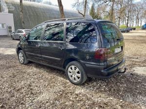 Black Volkswagen Sharan 2009 in Vilnius, with an engine capacity of 2.00 L and mileage of 370 thousand km for 2750 €, photo 11 on AUTOMOTO.COM.LV