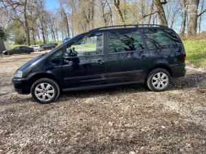 Black Volkswagen Sharan 2009 in Vilnius, with an engine capacity of 2.00 L and mileage of 370 thousand km for 2750 €, photo 13 on AUTOMOTO.COM.LV