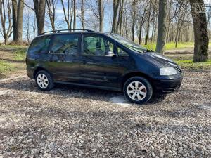 Black Volkswagen Sharan 2009 in Vilnius, with an engine capacity of 2.00 L and mileage of 370 thousand km for 2750 €, photo 14 on AUTOMOTO.COM.LV