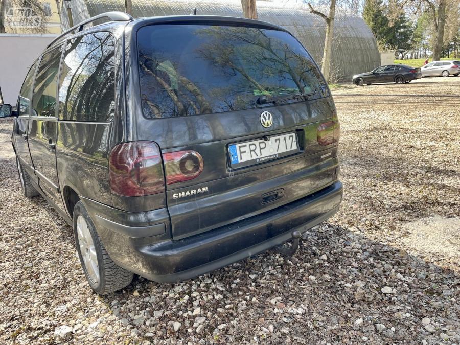Black Volkswagen Sharan 2009 in Vilnius, with an engine capacity of 2.00 L and mileage of 370 thousand km for 2750 €, photo 16 on AUTOMOTO.COM.LV