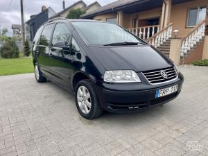 Melns Volkswagen Sharan 2009 Viļņa, ar dzinēja tilpumu 2.00 L un nobraukumu 385 tūkst. km par 2700 €, foto  vietnē AUTOMOTO.COM.LV