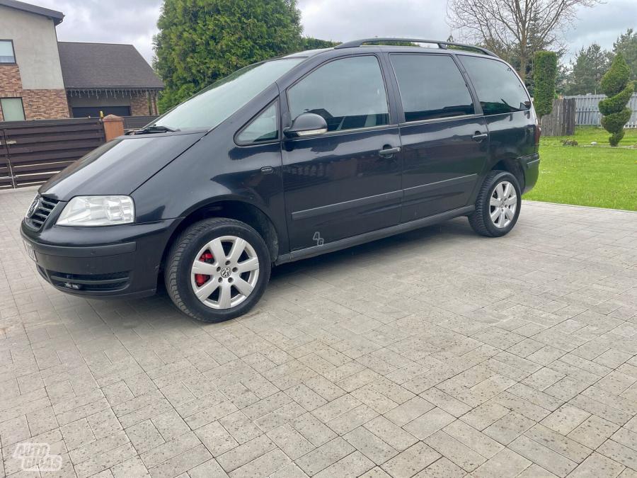 Melns Volkswagen Sharan 2009 Viļņa, ar dzinēja tilpumu 2.00 L un nobraukumu 385 tūkst. km par 2700 €, foto 4 vietnē AUTOMOTO.COM.LV