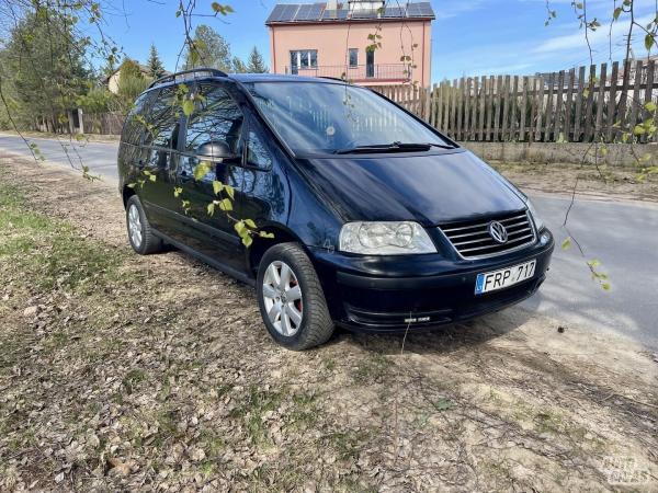 Black Volkswagen Sharan 2009 in Vilnius, with an engine capacity of 2.00 L and mileage of 387 thousand km for 2500 €, photo 3 on AUTOMOTO.COM.LV
