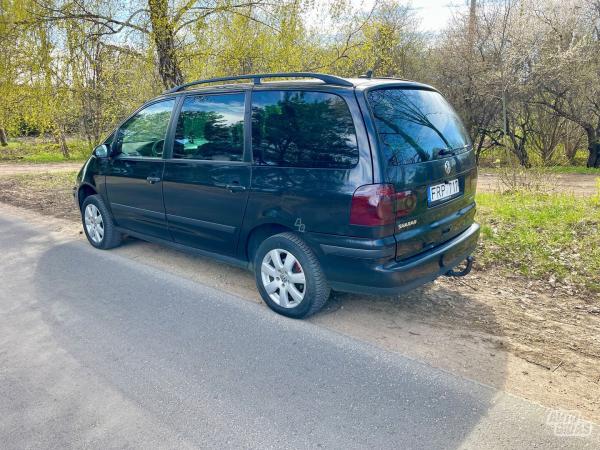 Black Volkswagen Sharan 2009 in Vilnius, with an engine capacity of 2.00 L and mileage of 387 thousand km for 2500 €, photo 4 on AUTOMOTO.COM.LV
