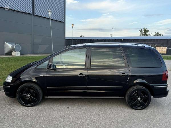 Black Volkswagen Sharan 2009 in Prienai, with an engine capacity of 1.97 L and mileage of 246 thousand km for 4450 €, photo 5 on AUTOMOTO.COM.LV