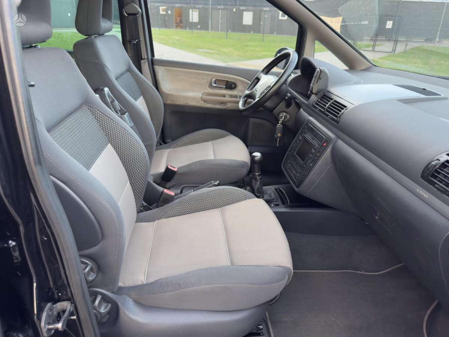 Melns Volkswagen Sharan 2009 Prienai, ar dzinēja tilpumu 1.97 L un nobraukumu 246 tūkst. km par 4450 €, foto 9 vietnē AUTOMOTO.COM.LV