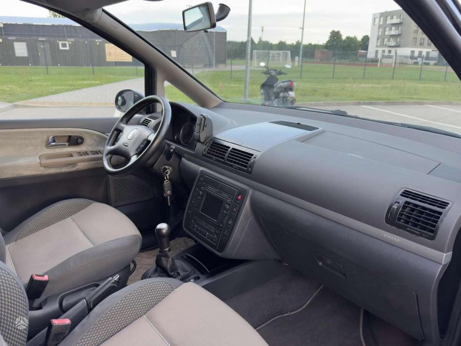 Melns Volkswagen Sharan 2009 Prienai, ar dzinēja tilpumu 1.97 L un nobraukumu 246 tūkst. km par 4450 €, foto 10 vietnē AUTOMOTO.COM.LV