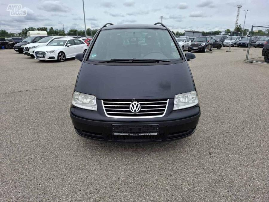 Black Volkswagen Sharan 2009 in Marijampole, with an engine capacity of 2.00 L and mileage of 285 thousand km for 4100 €, photo 5 on AUTOMOTO.COM.LV