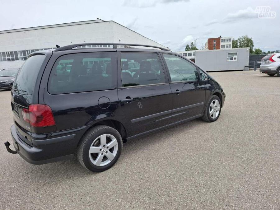 Black Volkswagen Sharan 2009 in Marijampole, with an engine capacity of 2.00 L and mileage of 285 thousand km for 4100 €, photo 7 on AUTOMOTO.COM.LV