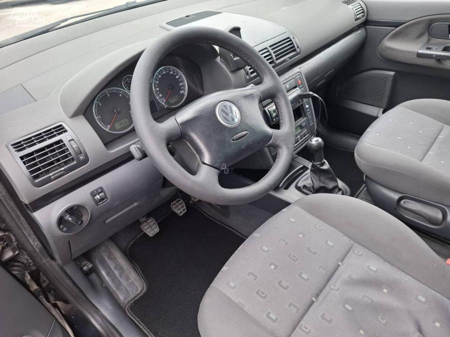 Black Volkswagen Sharan 2009 in Marijampole, with an engine capacity of 2.00 L and mileage of 285 thousand km for 4100 €, photo 8 on AUTOMOTO.COM.LV