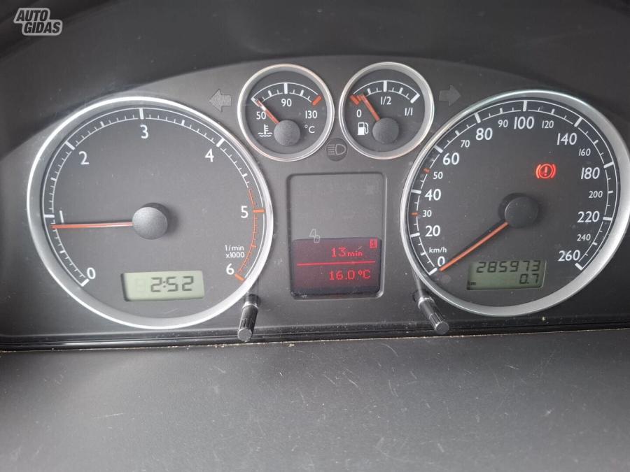 Black Volkswagen Sharan 2009 in Marijampole, with an engine capacity of 2.00 L and mileage of 285 thousand km for 4100 €, photo 9 on AUTOMOTO.COM.LV