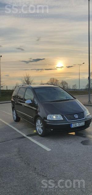 Melns Volkswagen Sharan 2009 Daugavpils, ar dzinēja tilpumu 2.00 L un nobraukumu 200 tūkst. km par 4200 €, foto 3 vietnē AUTOMOTO.COM.LV