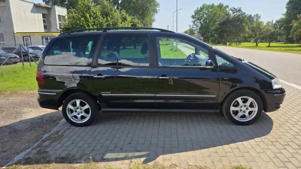 Melns Volkswagen Sharan 2009 Rīga, ar dzinēja tilpumu 2.00 L un nobraukumu 241 tūkst. km par 5850 €, foto 4 vietnē AUTOMOTO.COM.LV