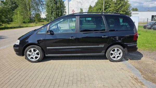 Melns Volkswagen Sharan 2009 Rīga, ar dzinēja tilpumu 2.00 L un nobraukumu 241 tūkst. km par 5850 €, foto 8 vietnē AUTOMOTO.COM.LV