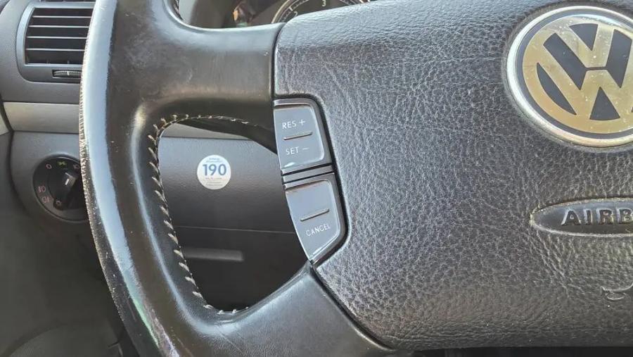 Black Volkswagen Sharan 2009 in Riga, with an engine capacity of 2.00 L and mileage of 241 thousand km for 5850 €, photo 17 on AUTOMOTO.COM.LV