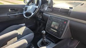 Black Volkswagen Sharan 2009 in Riga, with an engine capacity of 2.00 L and mileage of 241 thousand km for 5850 €, photo 21 on AUTOMOTO.COM.LV