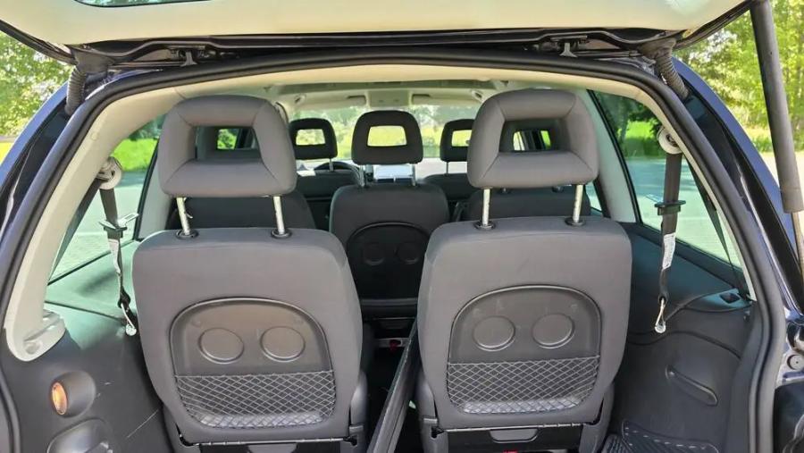 Black Volkswagen Sharan 2009 in Riga, with an engine capacity of 2.00 L and mileage of 241 thousand km for 5850 €, photo 23 on AUTOMOTO.COM.LV
