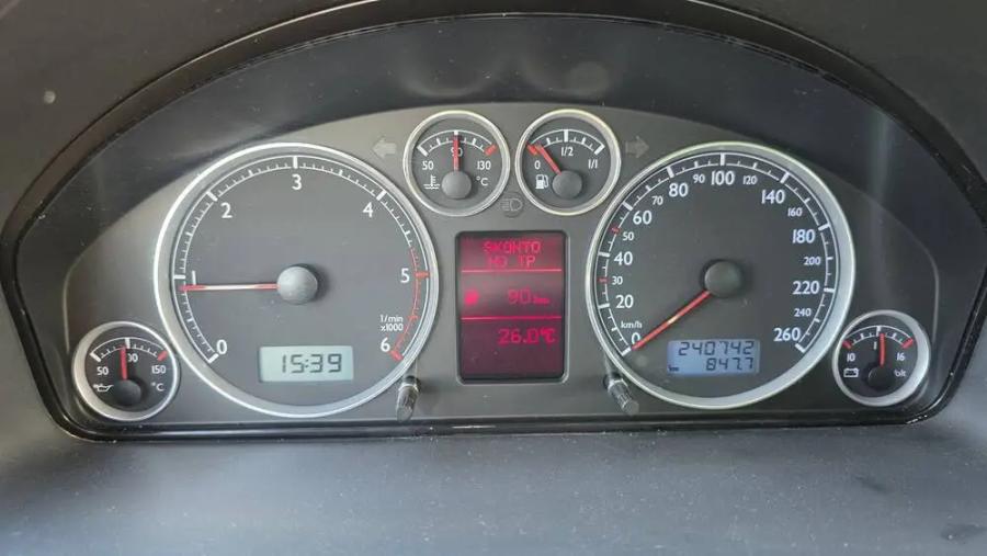 Black Volkswagen Sharan 2009 in Riga, with an engine capacity of 2.00 L and mileage of 241 thousand km for 5850 €, photo 24 on AUTOMOTO.COM.LV
