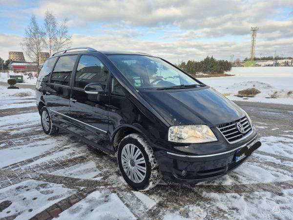 Black Volkswagen Sharan 2010 in Vilnius, with an engine capacity of 1.97 L and mileage of 250 thousand km for 4150 €, photo 2 on AUTOMOTO.COM.LV