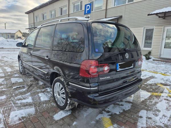 Black Volkswagen Sharan 2010 in Vilnius, with an engine capacity of 1.97 L and mileage of 250 thousand km for 4150 €, photo 3 on AUTOMOTO.COM.LV