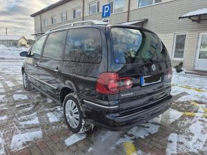 Black Volkswagen Sharan 2010 in Vilnius, with an engine capacity of 1.97 L and mileage of 250 thousand km for 4150 €, photo 3 on AUTOMOTO.COM.LV