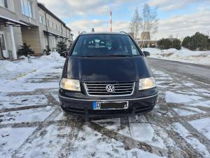 Black Volkswagen Sharan 2010 in Vilnius, with an engine capacity of 1.97 L and mileage of 250 thousand km for 4150 €, photo 7 on AUTOMOTO.COM.LV