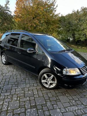Black Volkswagen Sharan 2010 in Tukums, with an engine capacity of 2.00 L and mileage of 395 thousand km for 3850 €, photo 3 on AUTOMOTO.COM.LV