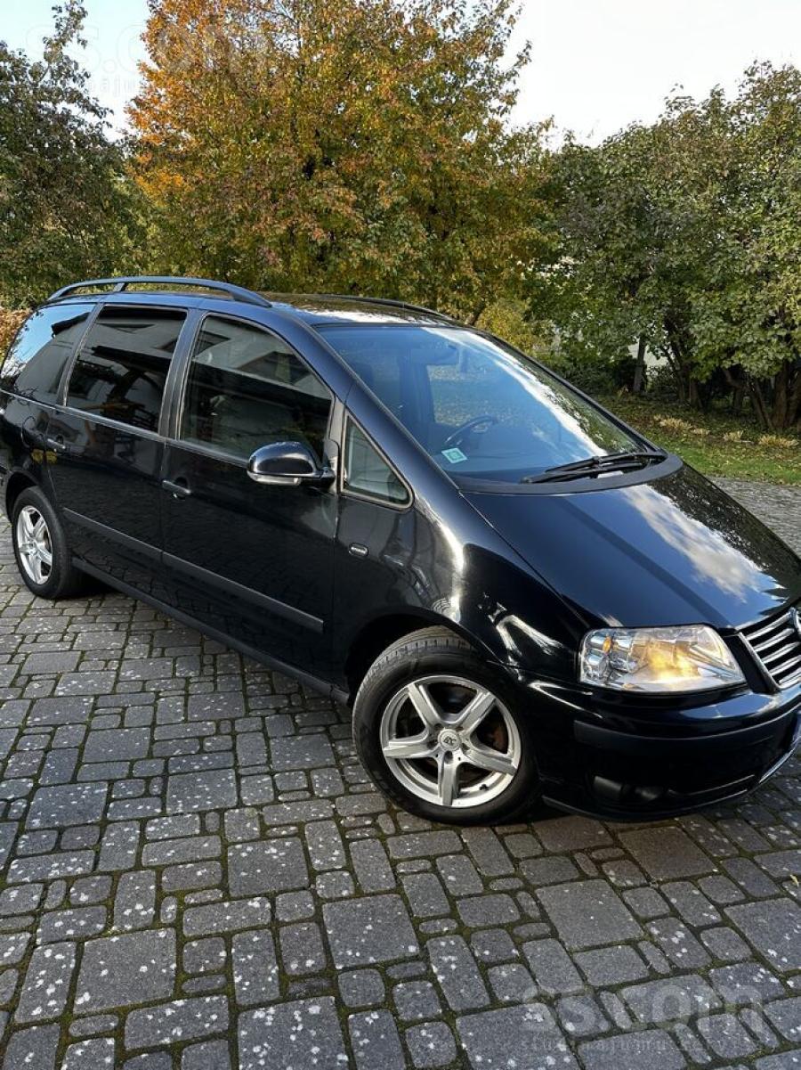Black Volkswagen Sharan 2010 in Tukums, with an engine capacity of 2.00 L and mileage of 395 thousand km for 3850 €, photo 3 on AUTOMOTO.COM.LV