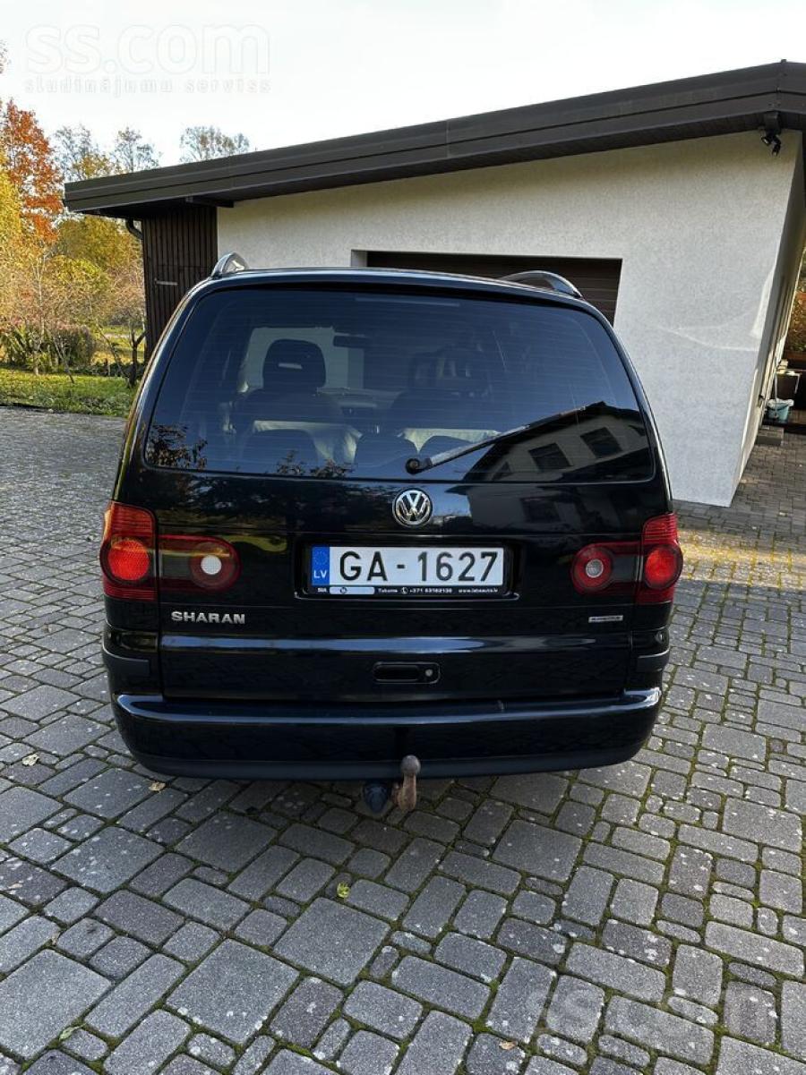 Black Volkswagen Sharan 2010 in Tukums, with an engine capacity of 2.00 L and mileage of 395 thousand km for 3850 €, photo 7 on AUTOMOTO.COM.LV