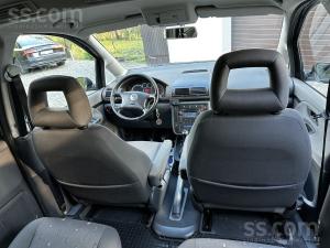 Black Volkswagen Sharan 2010 in Tukums, with an engine capacity of 2.00 L and mileage of 395 thousand km for 3850 €, photo 9 on AUTOMOTO.COM.LV